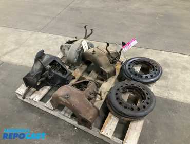 Repocast.com® | Lot of ford model T parts including (6...