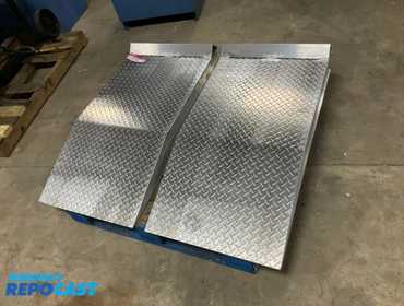 Repocast.com® | (2) Aluminum diamond plated ramps....