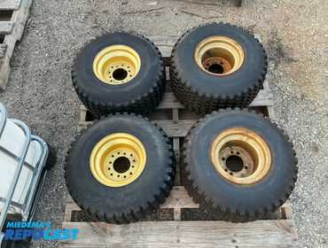Repocast.com® | 4 racing quad tires on 4 bolt rims...