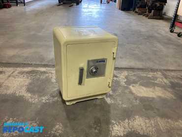 Repocast.com® | 1- Sentry Mobile Combination Safe with...