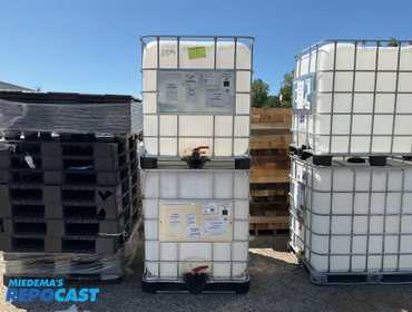 Repocast.com® | Lot of (2) 275 Gallon Mauser Food...
