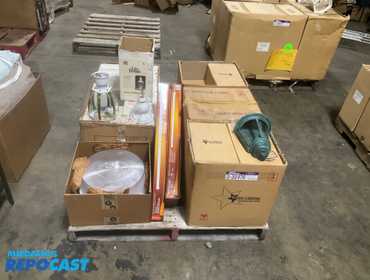 Repocast.com® | Skid lot of assorted light fixtures....