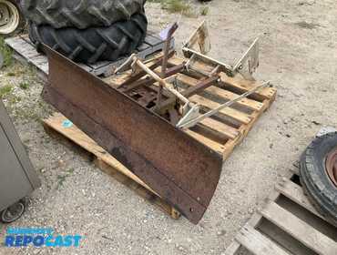 Repocast.com® | International Harvester Cub Lowboy...