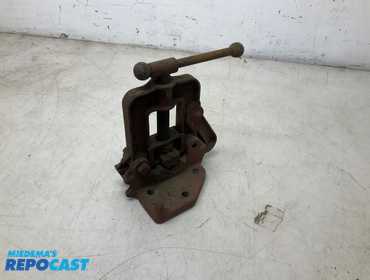 Repocast.com® | Lot of (1) Reed Vintage Pipe Vise Bender
