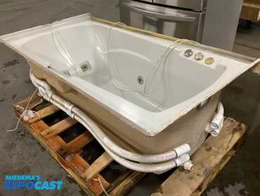 Repocast.com® | Skid of (1) jacuzzi tub measuring 60”...