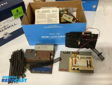 Repocast.com® | Box of Bachmann electric train set...