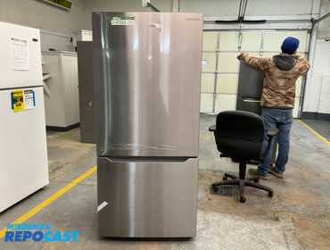 Repocast.com® | Insignia NS-RBM18SS0 Refrigerator/Freezer