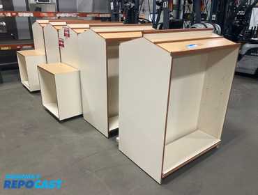 Repocast.com® | Lot of (5) Rolling store display...