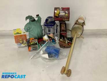 Repocast.com® | Box of miscellaneous kids toys