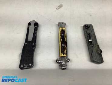 Repocast.com® | Lot of 3 switchblade knives. One...