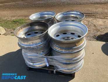 Repocast.com® | (12) aluminum 24.5 semi wheels, used