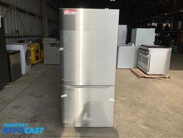 Repocast.com® | Insignia NS-RBM18SS0 18.6 Cu. Ft....