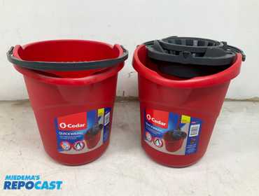 Repocast.com® | Lot of (2) O-Cedar Quickwring buckets...