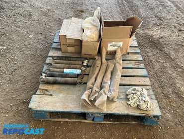 Repocast.com® | Pallet of miscellaneous Boss snow plow...