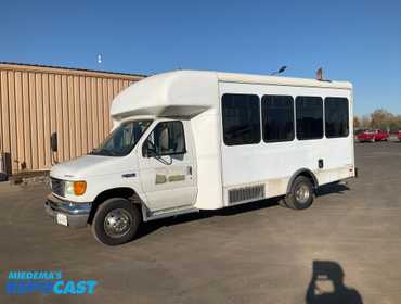 Repocast.com® | 2004 Ford E-450 Super Duty Passenger...