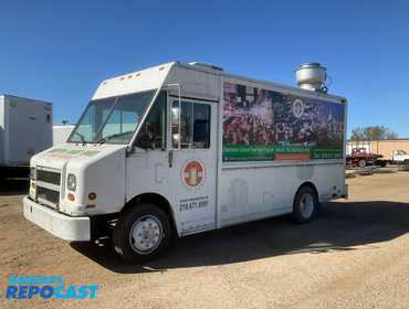 Repocast.com® | 2000 Freightliner MT45 Utilimaster...