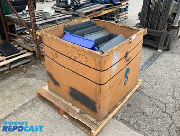 Repocast.com® | Gaylord lot of stackable plastic parts...