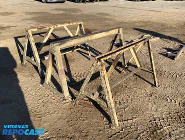 Repocast.com® | Lot of (3) steel sawhorses. Measuring...