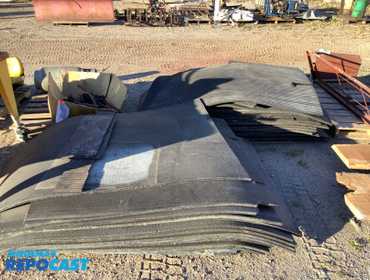 Repocast.com® | Lot of 2 skids of rubber flooring cut...