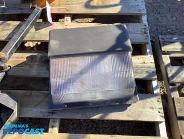 Repocast.com® | Lot of (1) Miscellaneous light