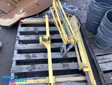 Repocast.com® | Lot of (1) Panel Lift Yellow