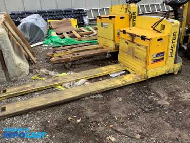 Repocast.com® | A Crown Hyster W65Z Pallet Jack