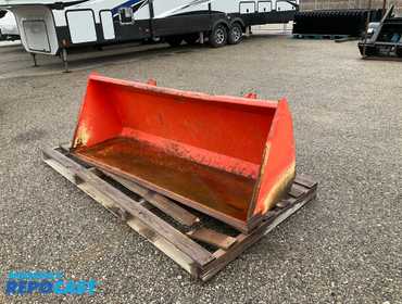 Repocast.com® | Kubota M1047 71” bucket