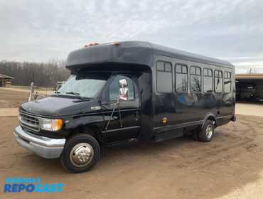 Repocast.com® | 2001 Ford E-450 Passenger Shuttle Bus...