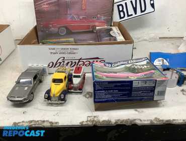 Repocast.com® | Lot of (2) Boxes of Collectable Cars