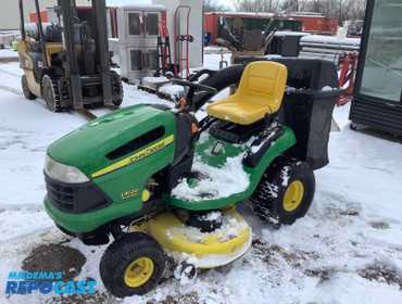 Repocast.com® | John Deere LA120 Automatic Riding Lawn...