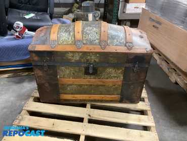 Repocast.com® | Treasure Chest with Lock and (2)...