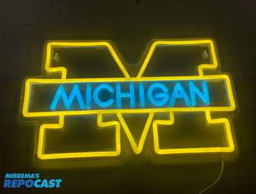 Repocast.com® | Michigan Wolverines U of M Neon Light ...