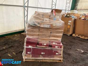 Repocast.com® | Pallet full of miscellaneous lighting...