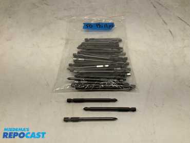 Repocast.com® | Lot of (59) Phillips head drill bits.