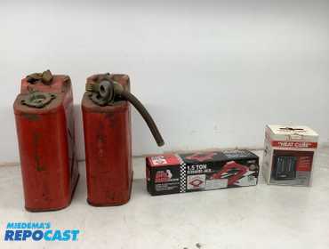 Repocast.com® | Lot of (2) steel gas cans, Big Red 1.5...