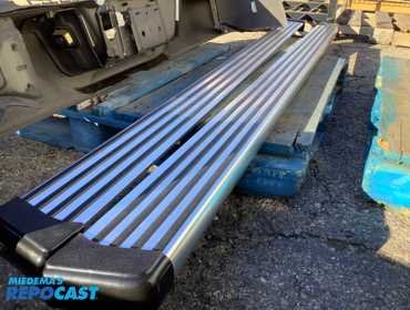 Repocast.com® | Lot of (2) auto side bumpers