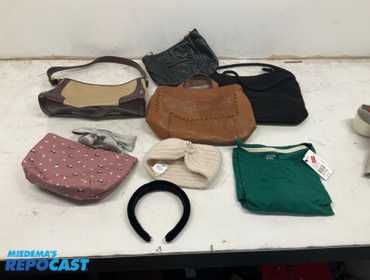 Repocast.com® | Lot of miscellaneous handbags, purses,...