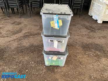 Repocast.com® | Lot of (3) totes of linens