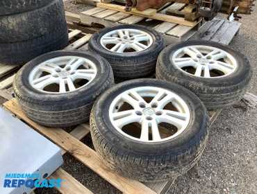 Repocast.com® | Lot of (4) 2002 mpv aluminum wheels...