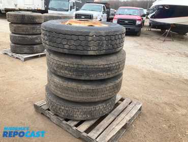 Repocast.com® | Lot of (4) recap 295/75R22.5 semi...