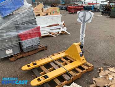 Repocast.com® | CAT Pallet Jack, 5500 lbs Capacity