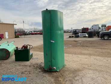 Repocast.com® | Approx. 400 Gallon Oil Tank, top fill,...