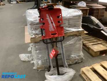 Repocast.com® | Milwaukee 6” Leveling Tripod Chain Vise