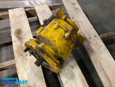Repocast.com® | Yellow Skid steer Hydraulic Pump
