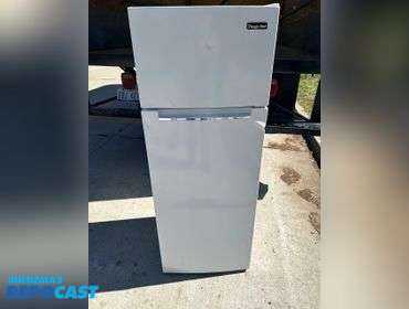 Repocast.com® | Magic Chef Fridge with Top Freezer...