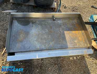 Repocast.com® | Jade Range commercial flat top grill.