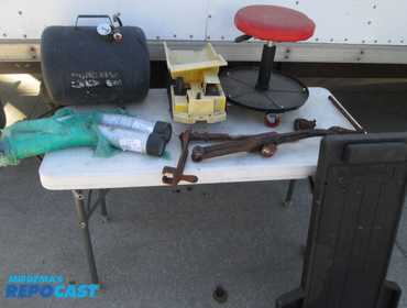 Repocast.com® | Portable air tank. Mechanics creeper....