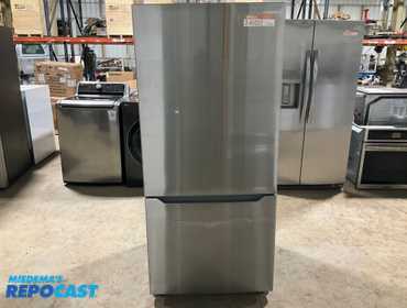 Repocast.com® | Insignia NS-RBM18SS0 18.6 Cu. Ft....