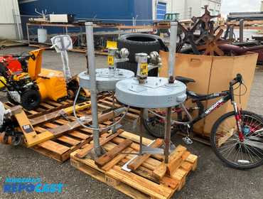 Repocast.com® | Lot of (2) Binks MFG Co. Paint/Drum...