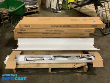 Repocast.com® | Lot of (4) Genlyte Thomas Fluorescent...